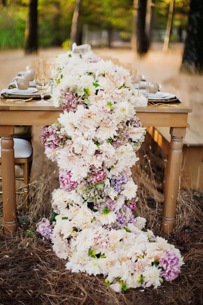 Simply Lavish : Thursday's Obsession- Cascading Floral Table Runner