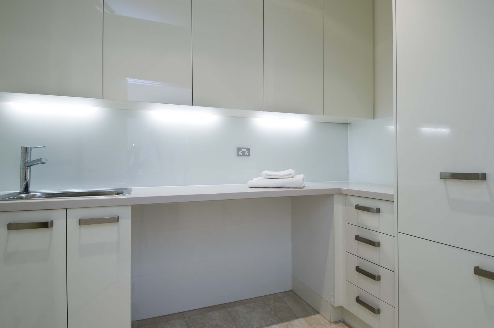 Building a Home Remodeling: Ideal laundry splashback height