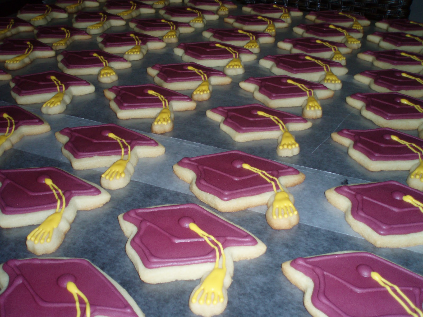 The Sugar Bee Bungalow: {Sugar Bee} Noelle's Graduation Cap Cookies