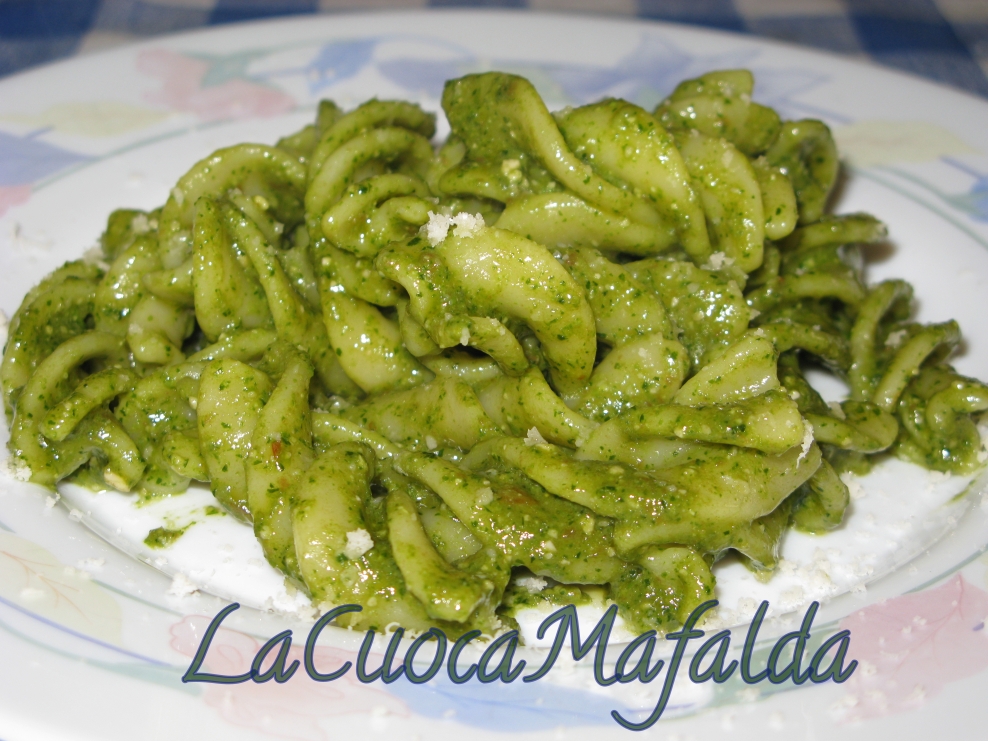 La Cuoca Mafalda: Fusilloni al pesto di foglie di sedano