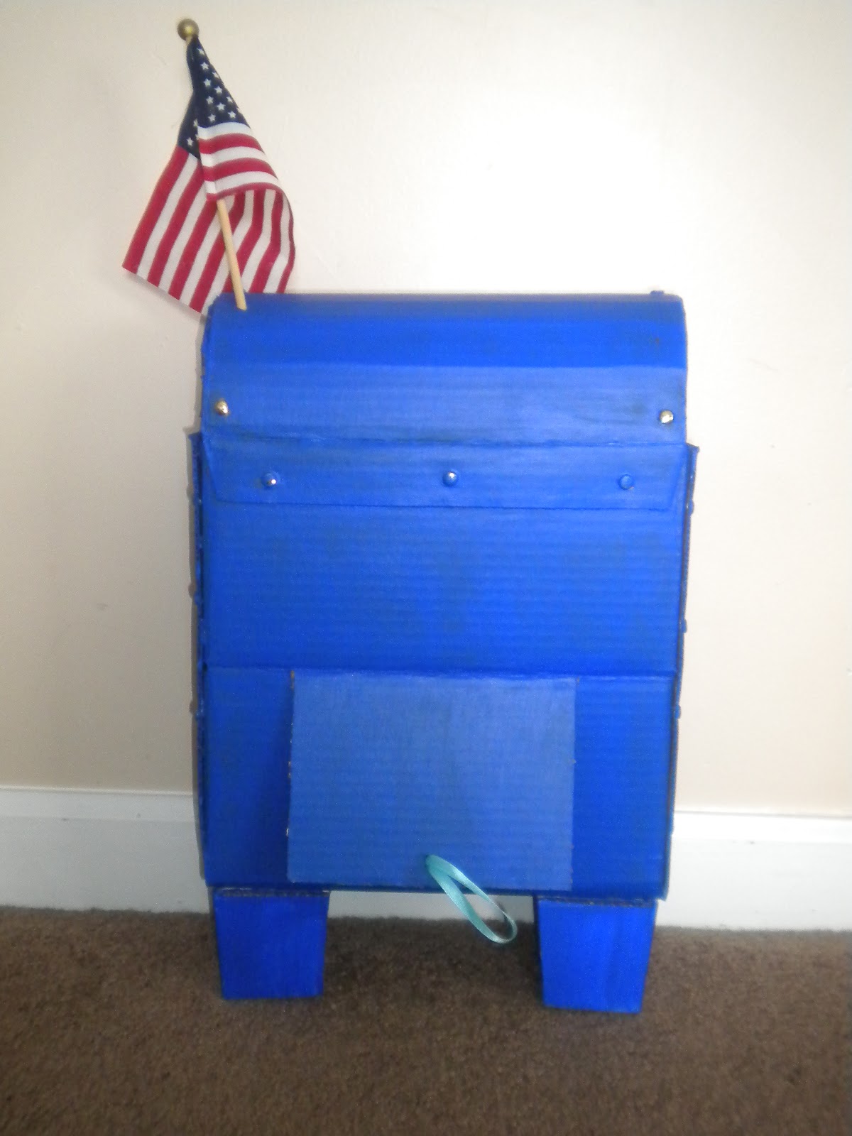 Once Upon a Crafty Mom: Mailbox Made from a Diaper Box