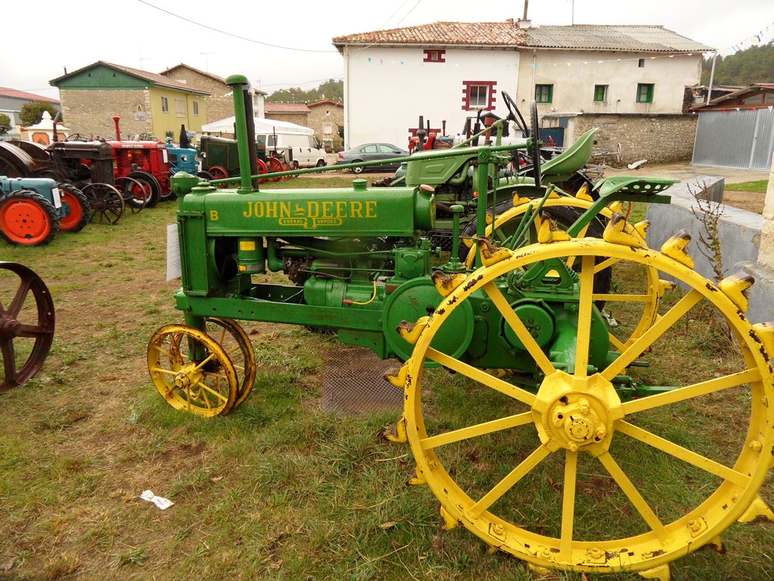 Tierras de Burgos: La sorprendente colección de tractores antiguos en ...