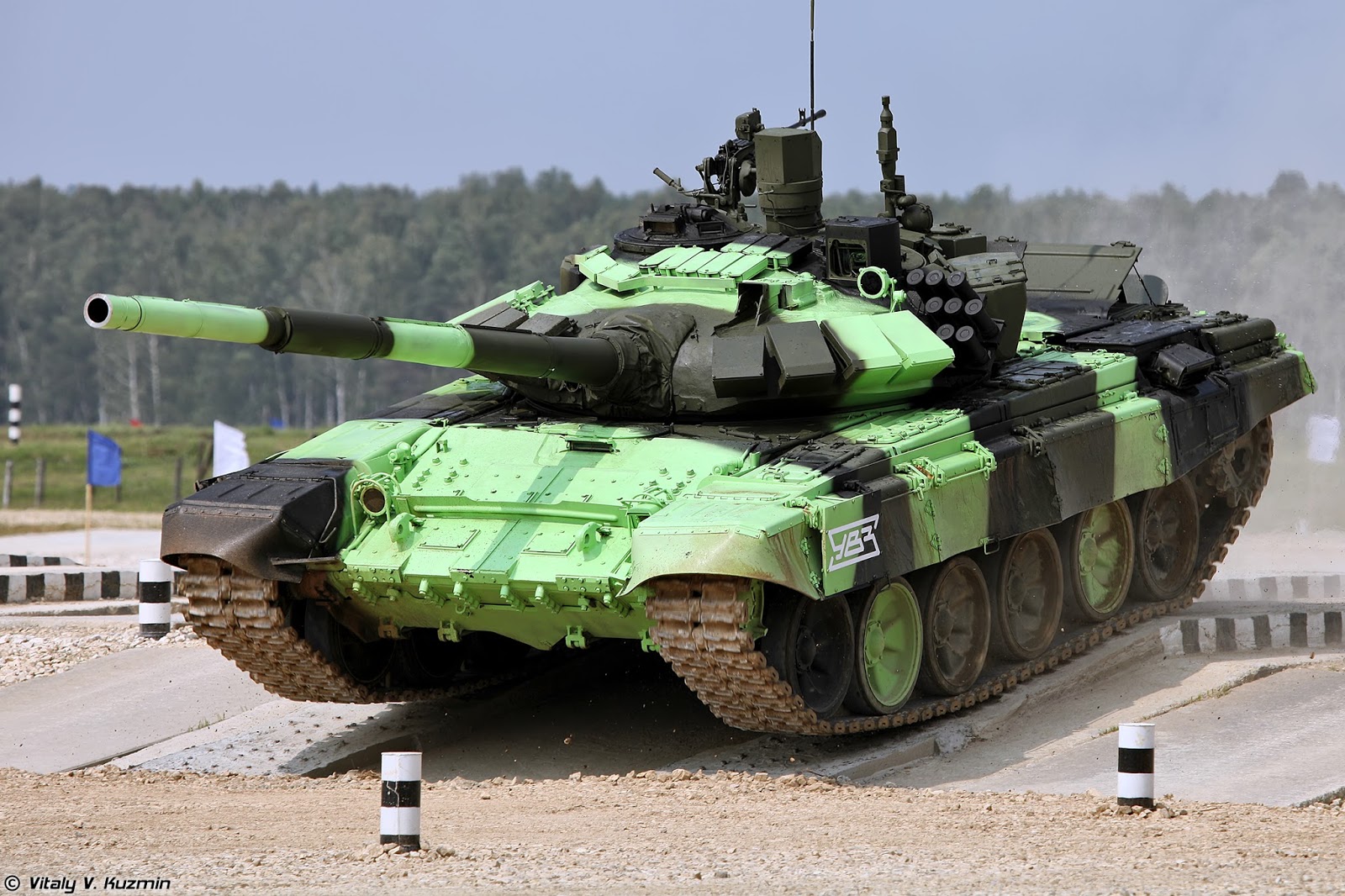 THAIDEFENSE-NEWS: Tank Biathlon Russia T-72B3M Vs China ZTZ-96B