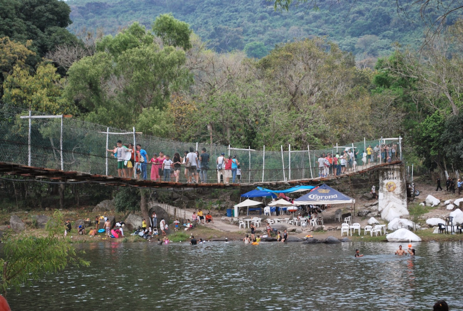 NOTICIAS TLAPACOYAN : CIENTOS DE VISITANTES HACEN PRESENCIA EN LOS RIOS ...