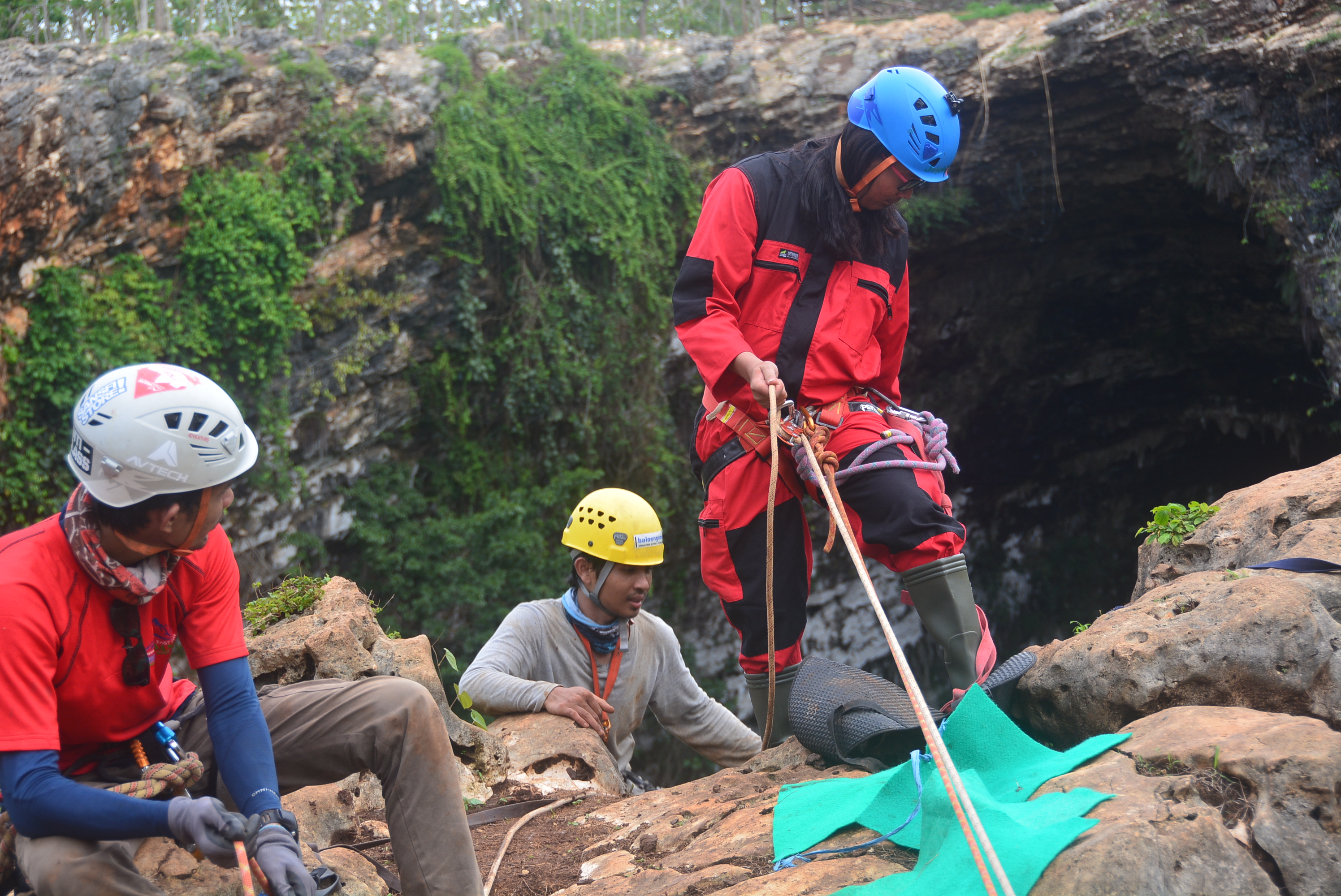 RuangPetualang: Caving Trip yogyakarta