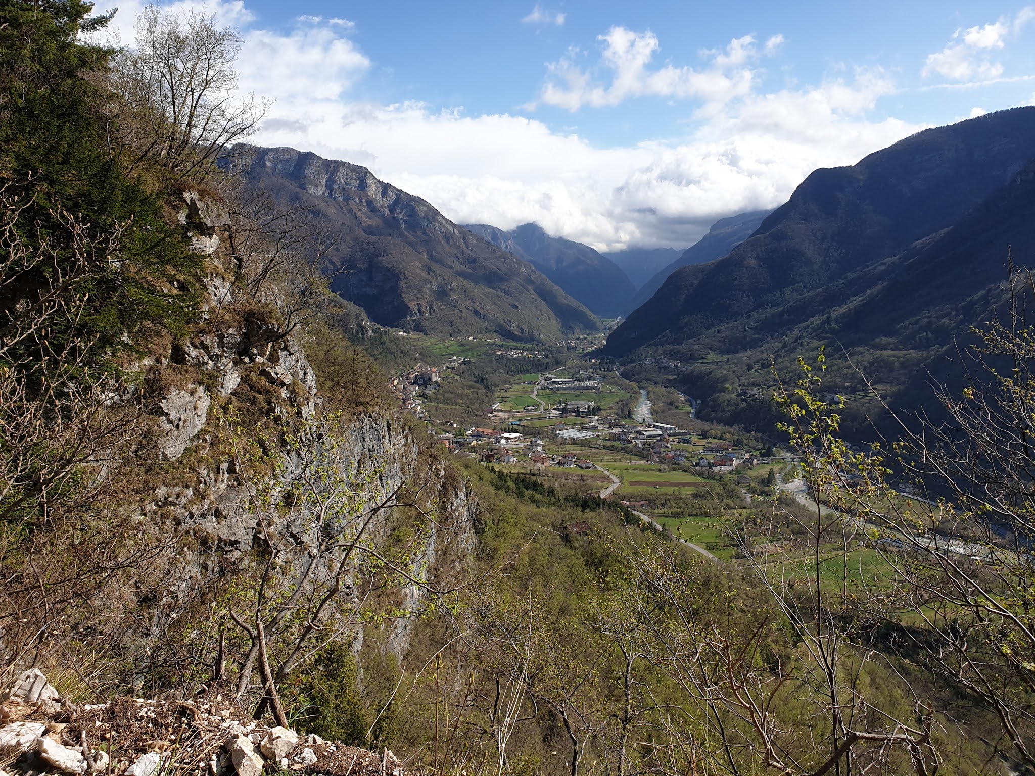 Su strade e sentieri: VALDASTICO: DA CASOTTO (m. 440) A LUSERNA (m. 1400)