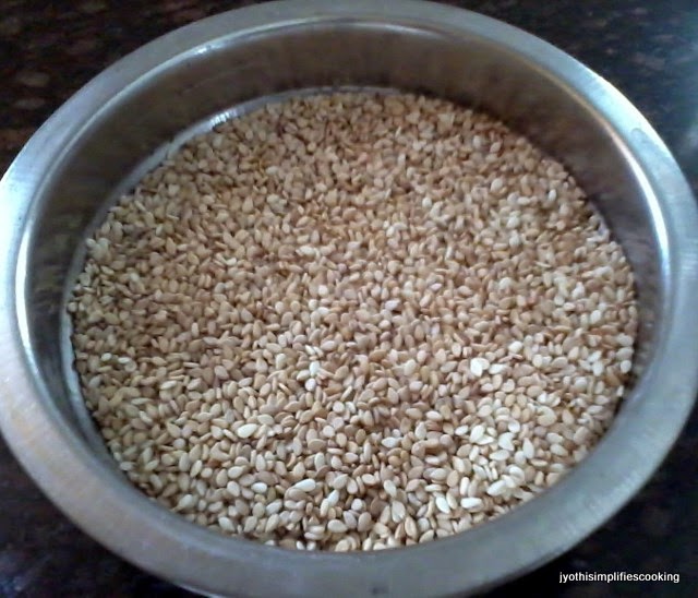 CHIGALI UNDE/YELLU UNDAI/CHIMILI UNTA/TIL GUD LADDU