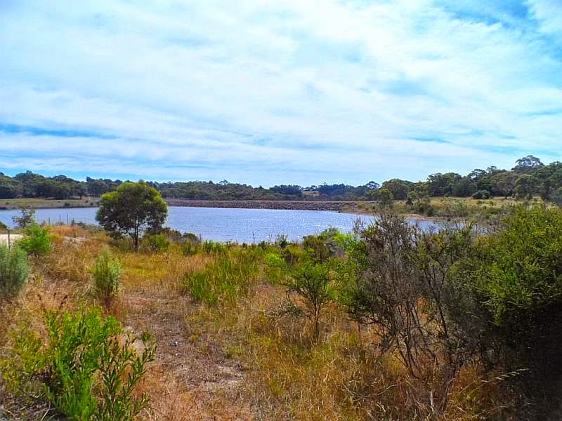 TRACKS, TRAILS AND COASTS NEAR MELBOURNE : Devilbend Natural Features ...