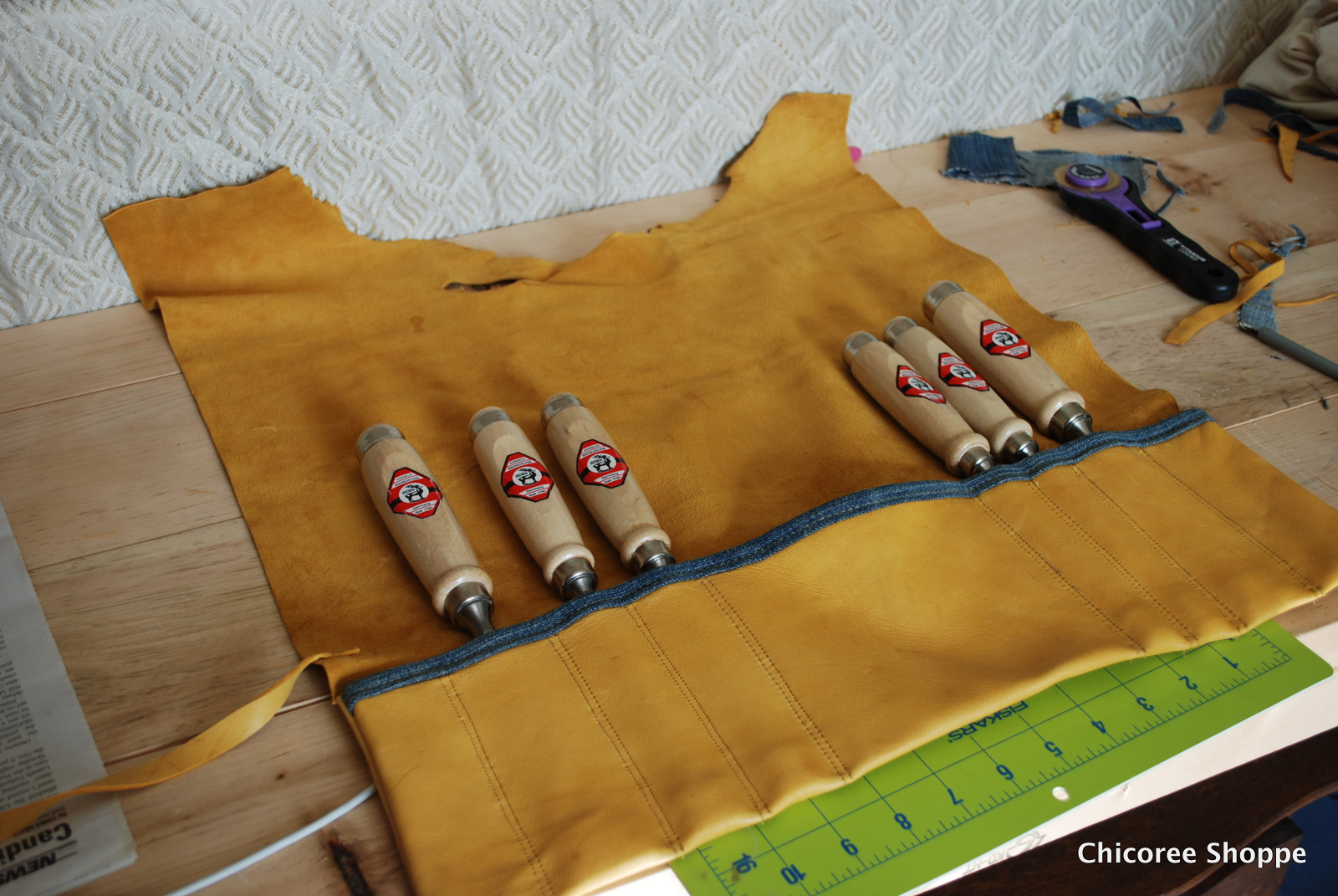 Chicoree Shoppe: How to Make a Leather Chisel Wrap