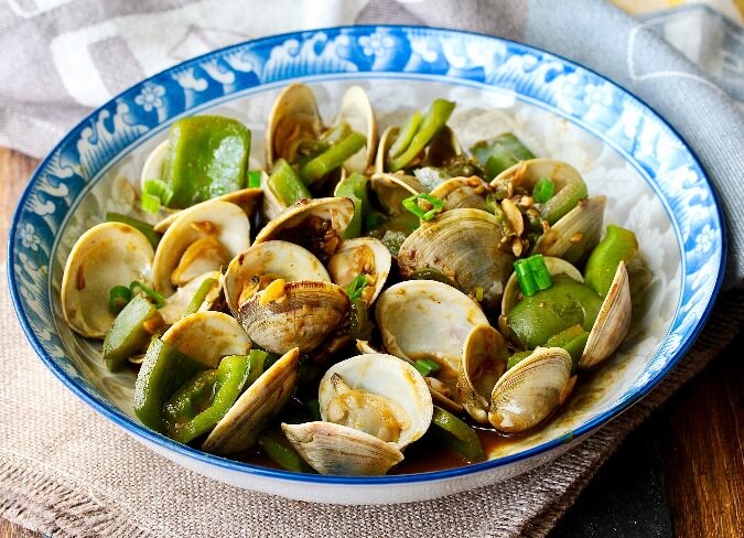 Stir-Fried Clams in Bean Sauce with Chilies and Green Peppers | Karen's ...