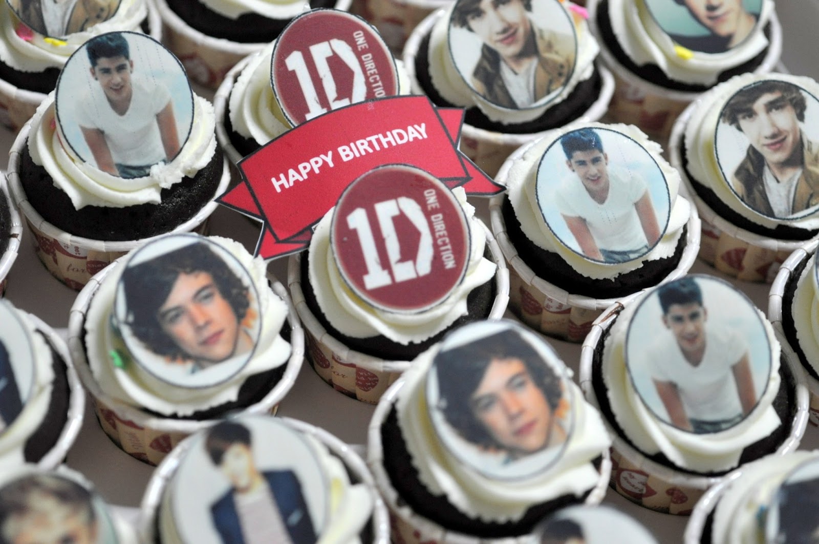 Izah's Kitchen: One Direction cupcakes