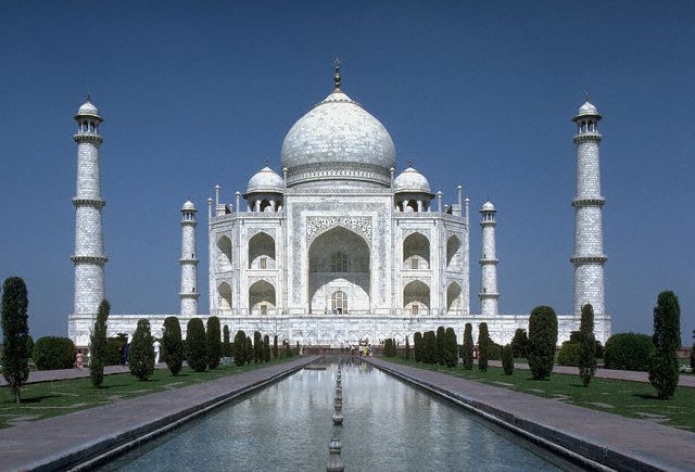 World Is 2 Travel: Famous Buildings in the World