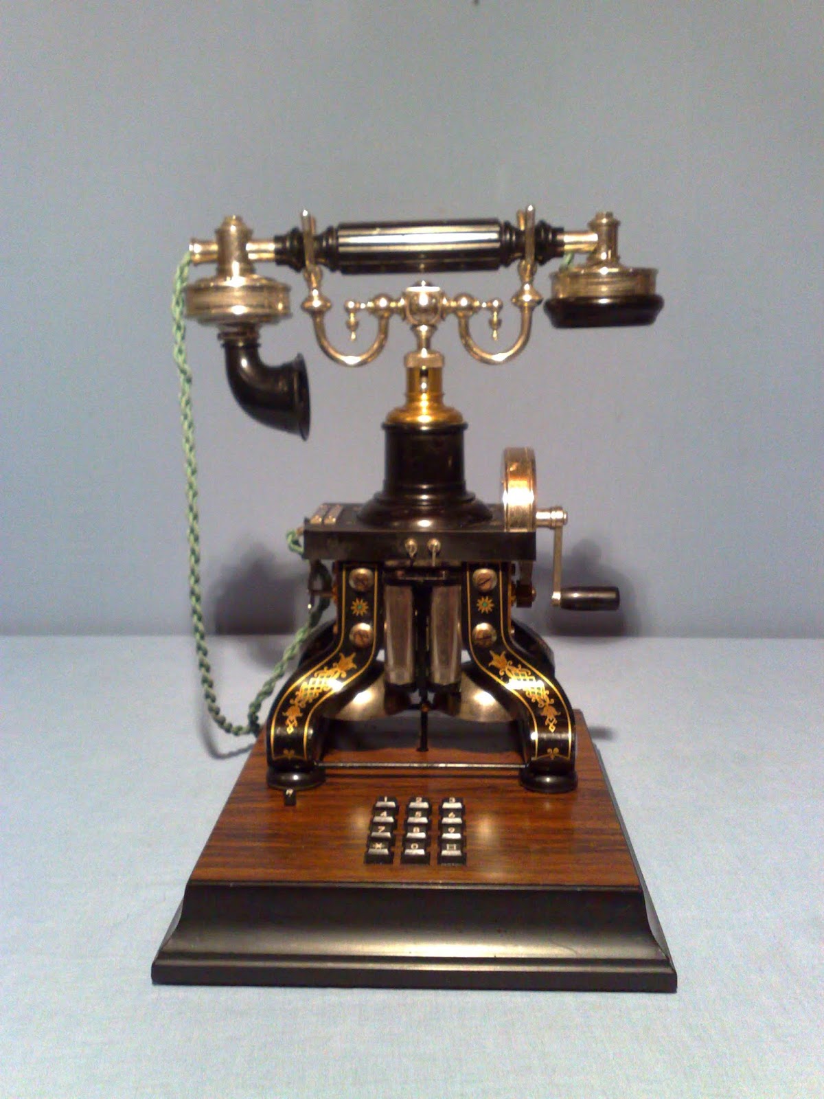 TOM's TECH TOYS: TELEPHONES VINTAGE DESIGN