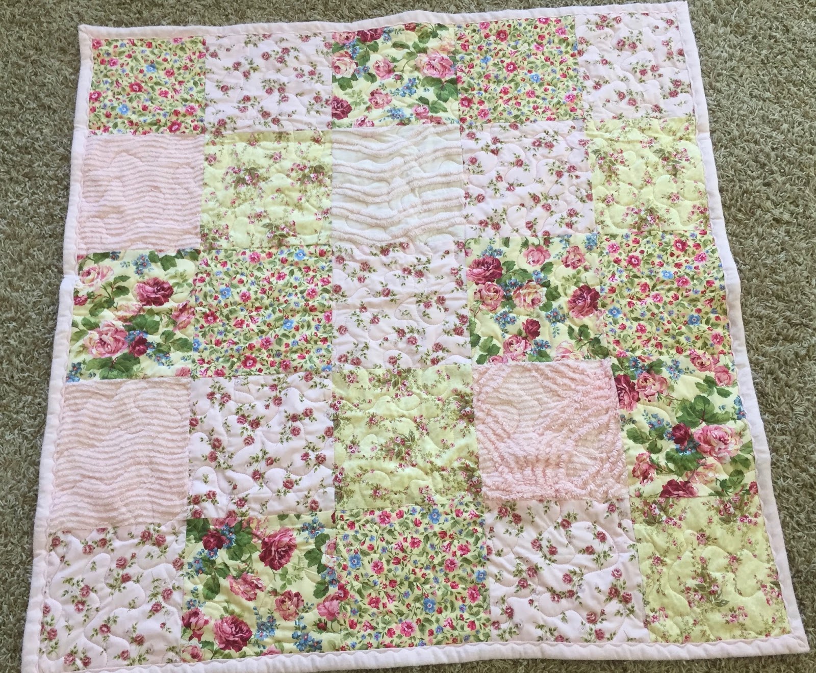 Deerecountry Quilts : Shabby Chic Chenille and Roses Rag Quilt