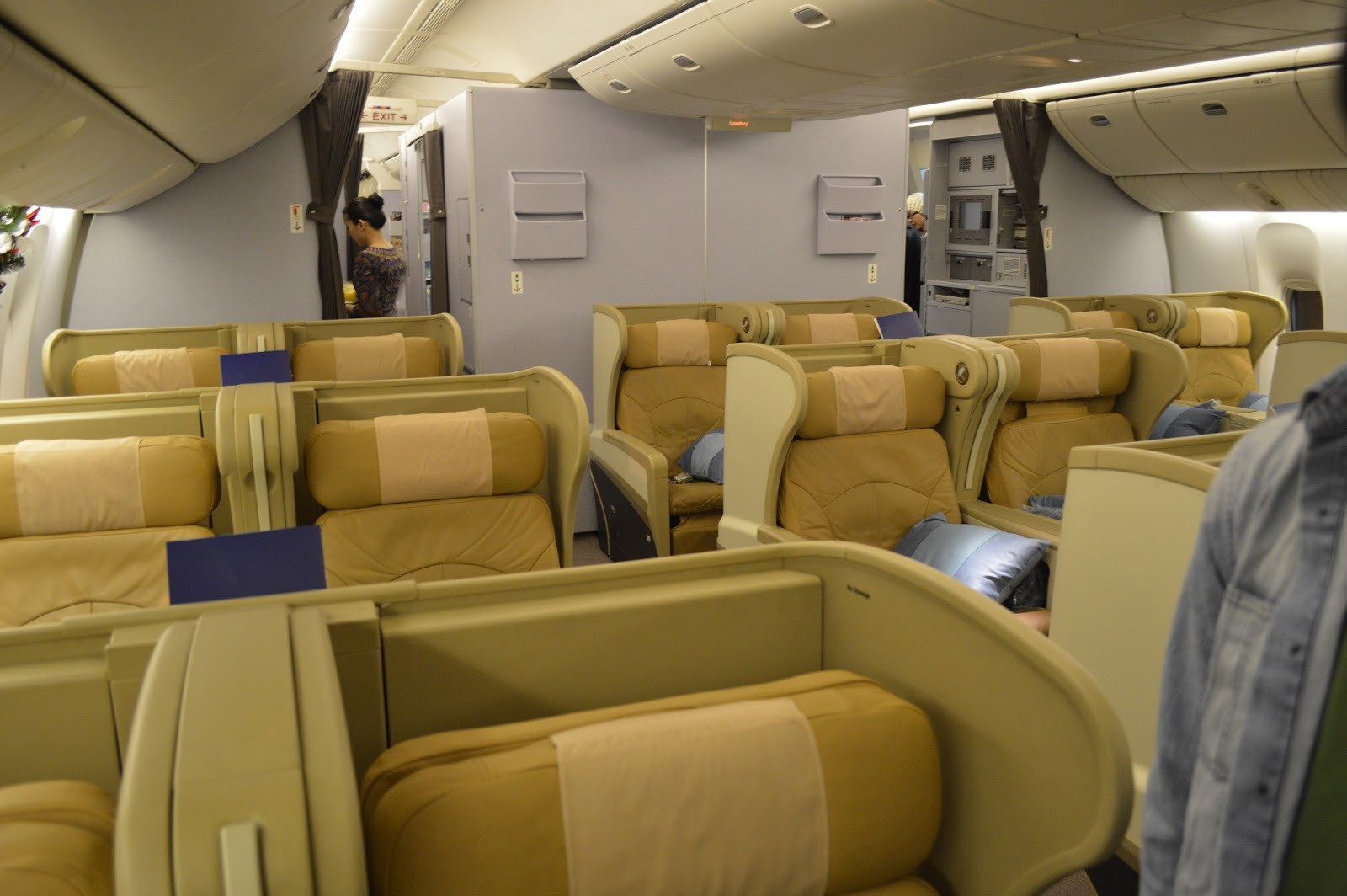 Singapore Airlines Business Class : SQ825 Shanghai to Singapore