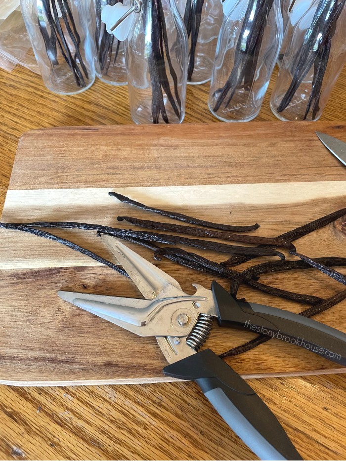 Easy Homemade Vanilla Extract | The Stonybrook House