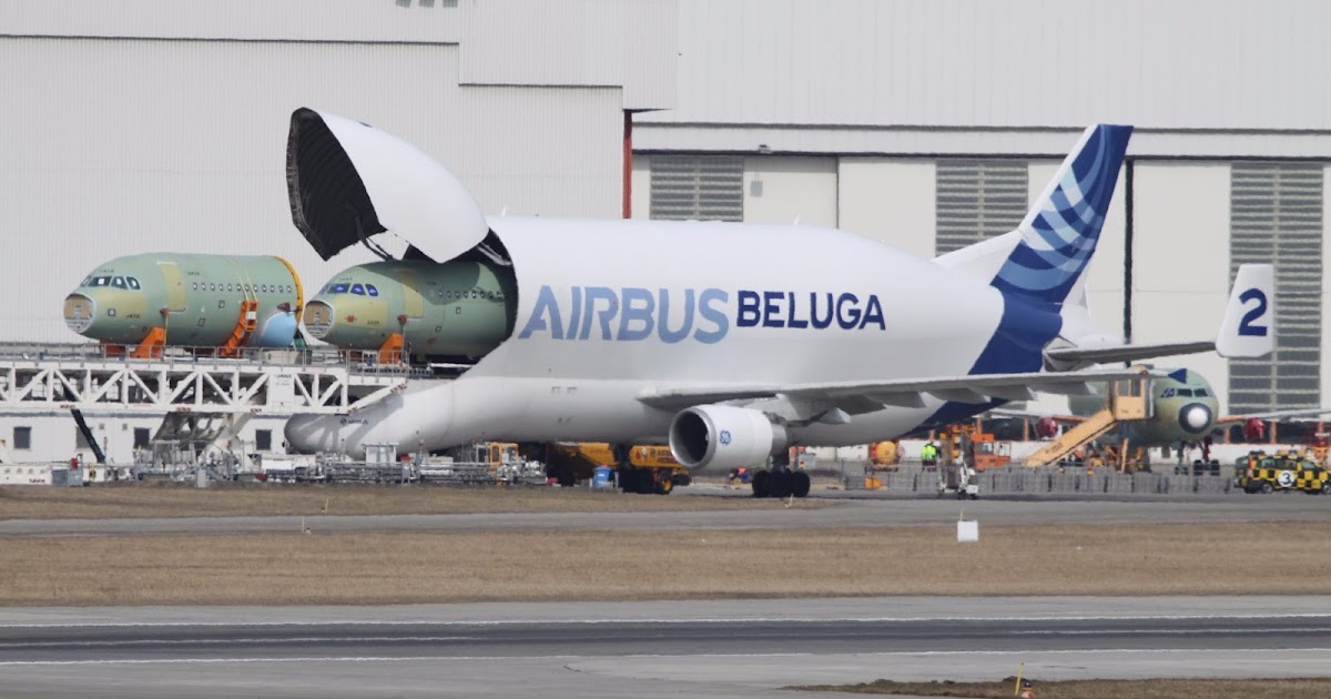 A300-600 ST Beluga Unloads Airbus A320 Fuselage - Aircraft Wallpapers HD