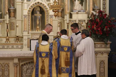 New Liturgical Movement: Photos of a New Priest’s First Mass