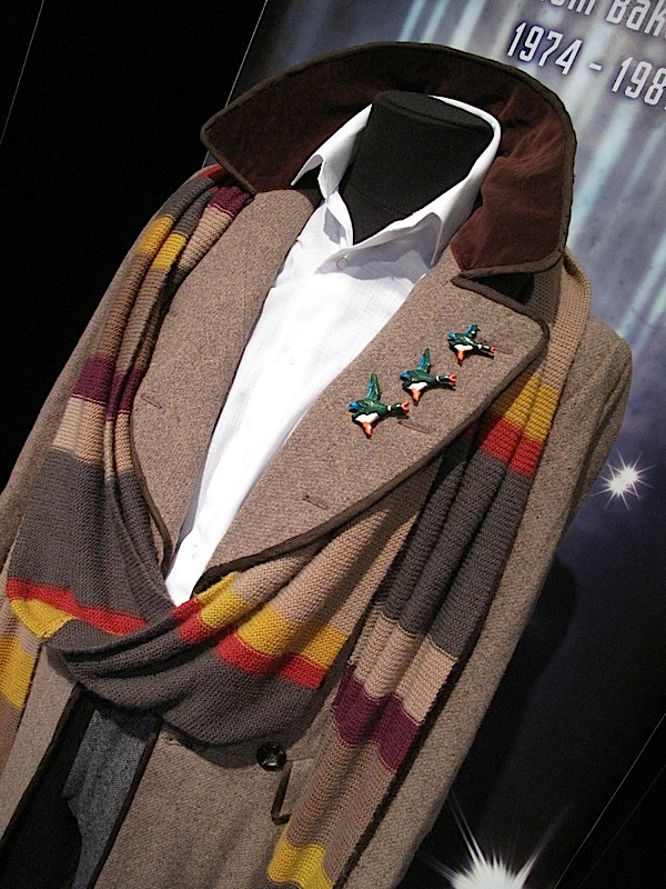 Making My 4th Doctor Costume: Scarf improvement at The Experience