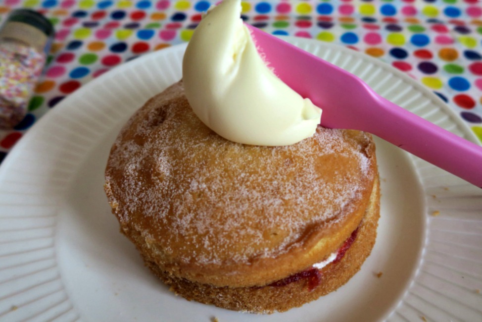 Creating a Rainbow Hundreds and Thousands Cake from ASDA for Under £5 ...