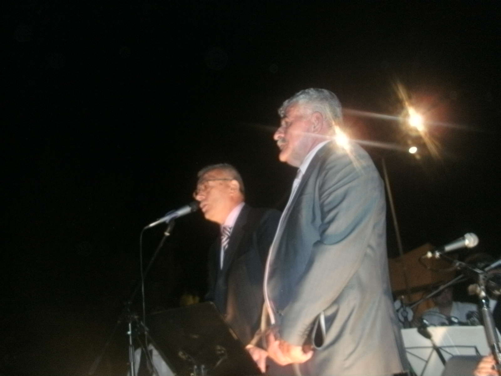 EFHMERIS: Φωτογραφίες. Οι Ηπειρώτες βάζουν "φωτιά" στη Γλυφάδα ..Βίντεο ...