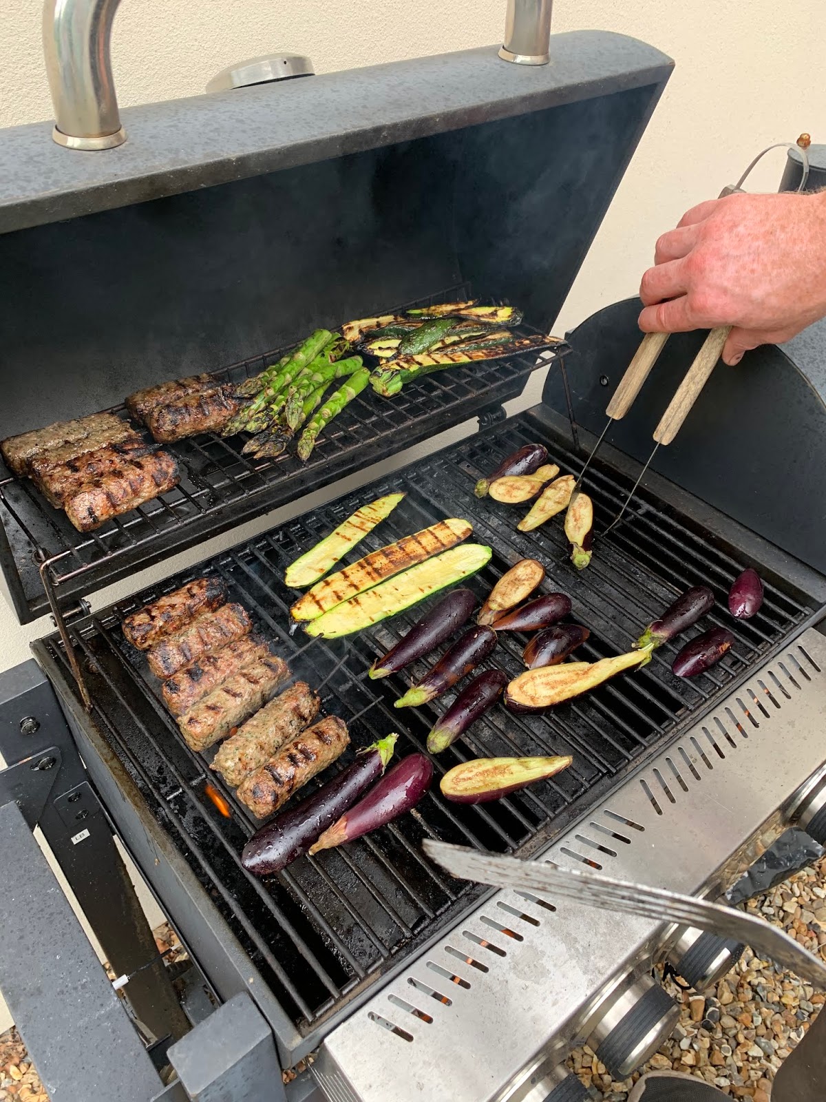 Food // Summer BBQ inspiration - Roses and Rolltops