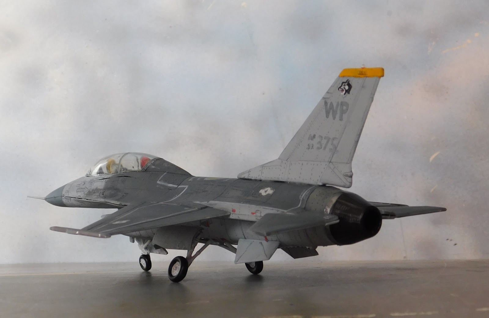 Happyscale-Modellbau: General Dynamics TF-16 Fighting Falcon - Airfix 1/72