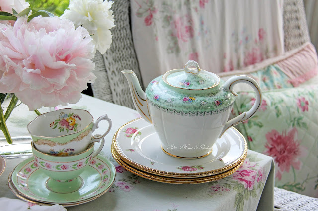 Aiken House & Gardens: Summer Tea on the Porch
