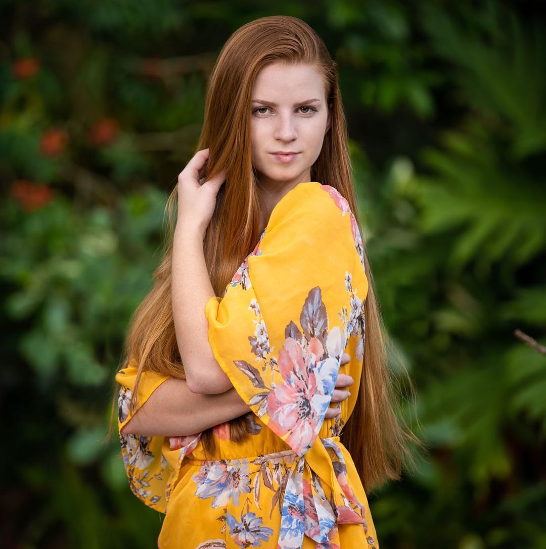 Long Hair Wonder: Amber Renae (@official_amber_renae)