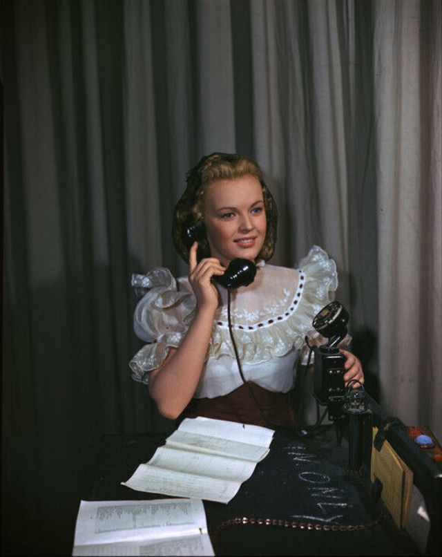 30 Glamorous Color Photos of June Haver in the 1940s and ’50s ~ Vintage ...
