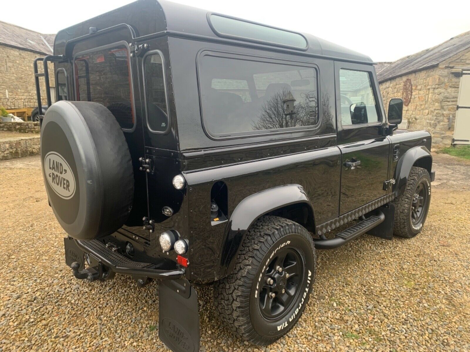 Landrover Defender: STUNNING DEFENDER 90 TD5 XS BLACK EDITION - 7 SEATS