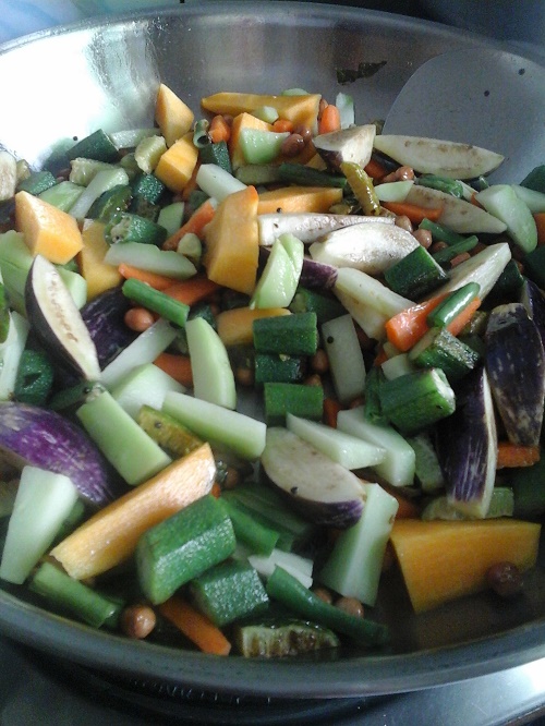 Kovil Kadambam - A Traditional One Pot Meal With Vegetables,Whole ...