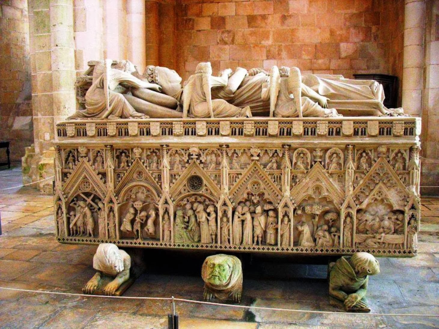 O baú da história: O Túmulo de Inês de Castro- II