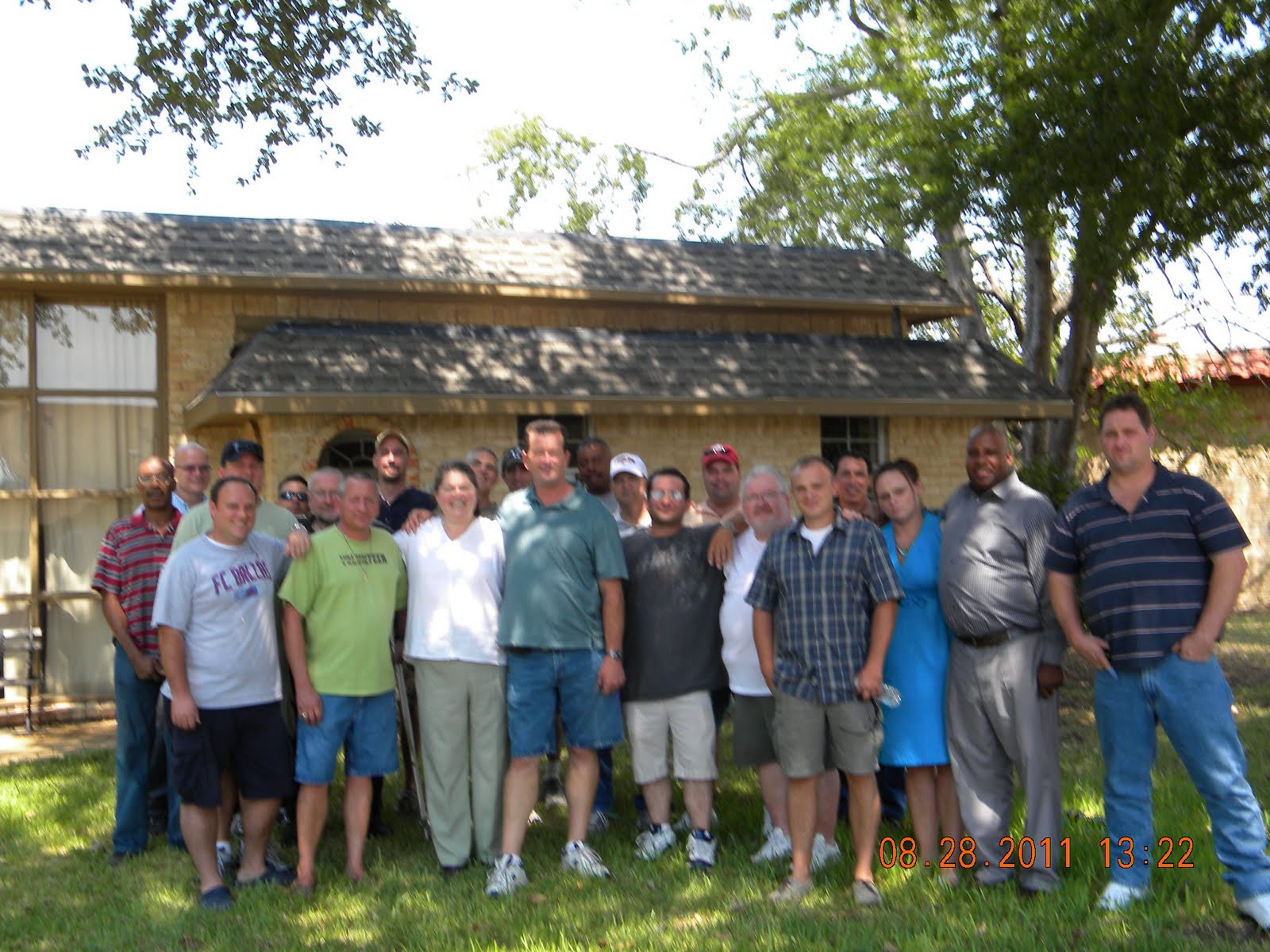 USHELLIT PEA SHELLERS AND PECAN NUT CRACKERS