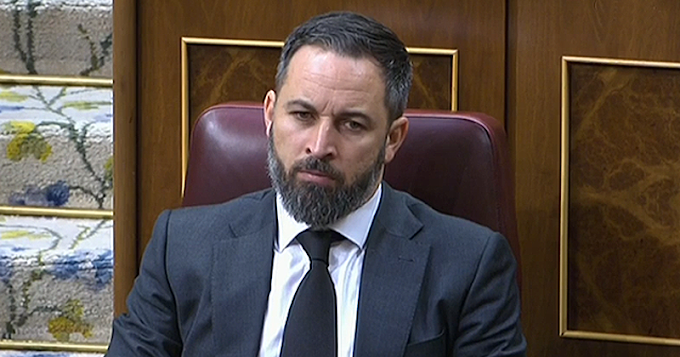 Abascal justifica la simbología franquista en los cuarteles y carga ...