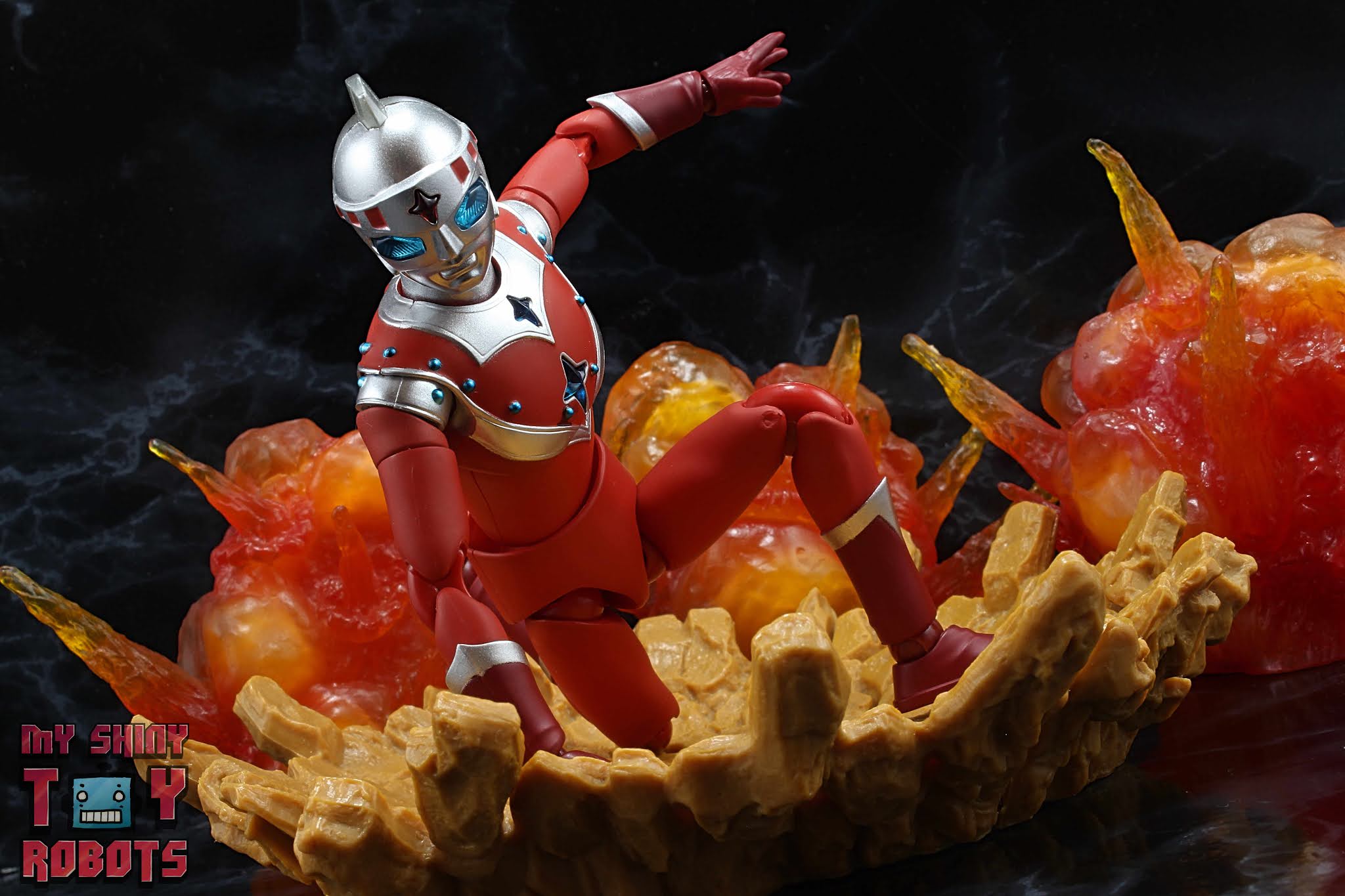 My Shiny Toy Robots: Toybox REVIEW: Hero Action Figure Iron King