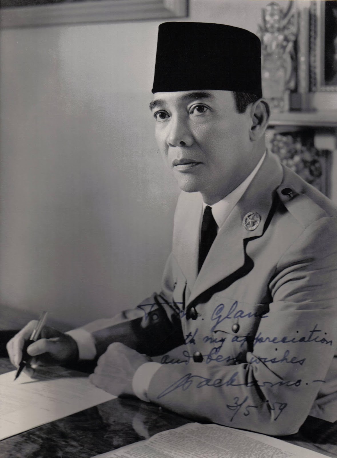 OmahNdalemJengWening: Soekarno, Interviewed by Cindy Adams