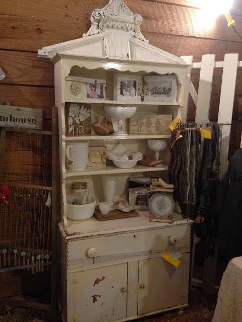 Coastal Charm: Vintage Pickin' Barn Sale