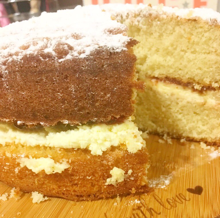 Simple Victoria Sponge Recipe | Food and Other Loves