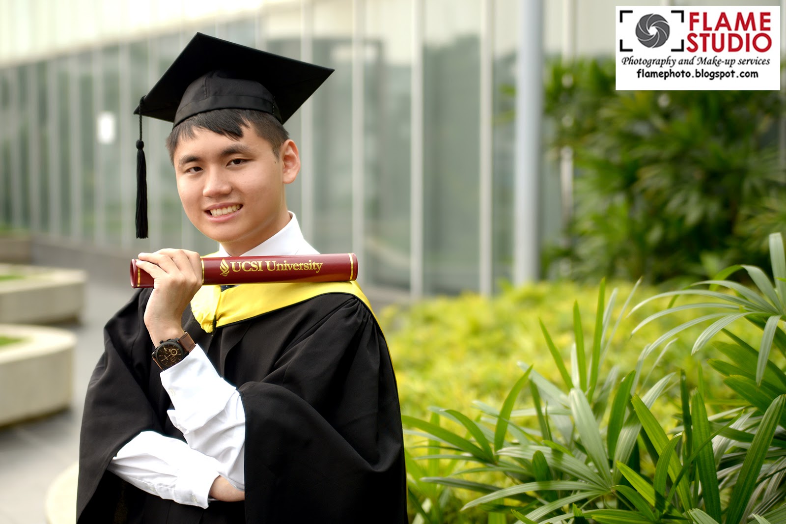 Flame Graduation Photography Studio: Graduation Convocation Family ...