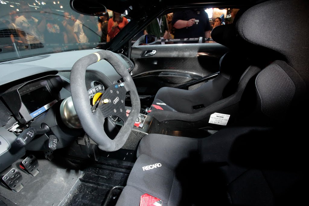 Audi R8 LMS Sony Playstation racing simulator debuts at Gamescom ...