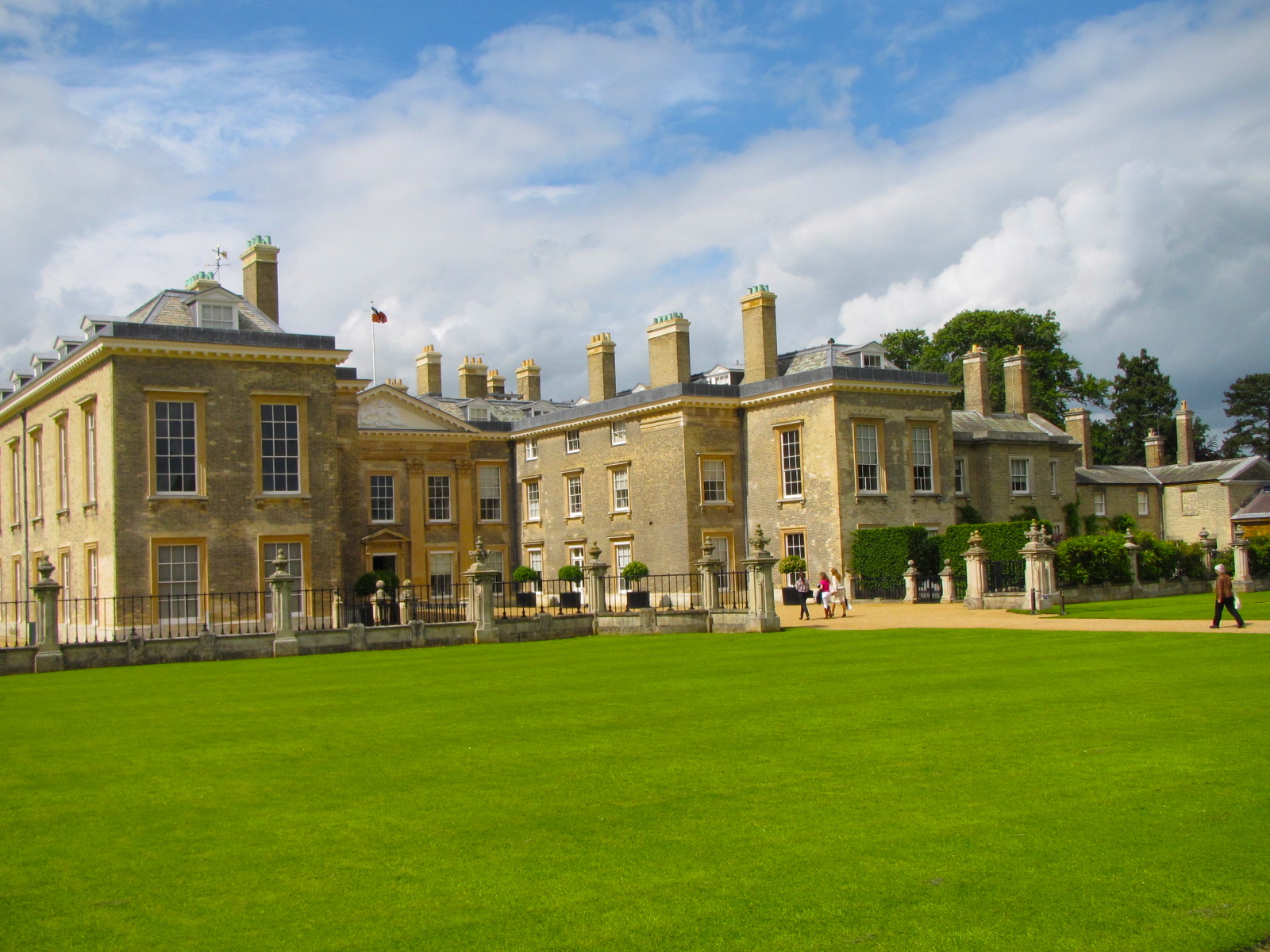 A Tale of Two Cities: Althorp Family Estate