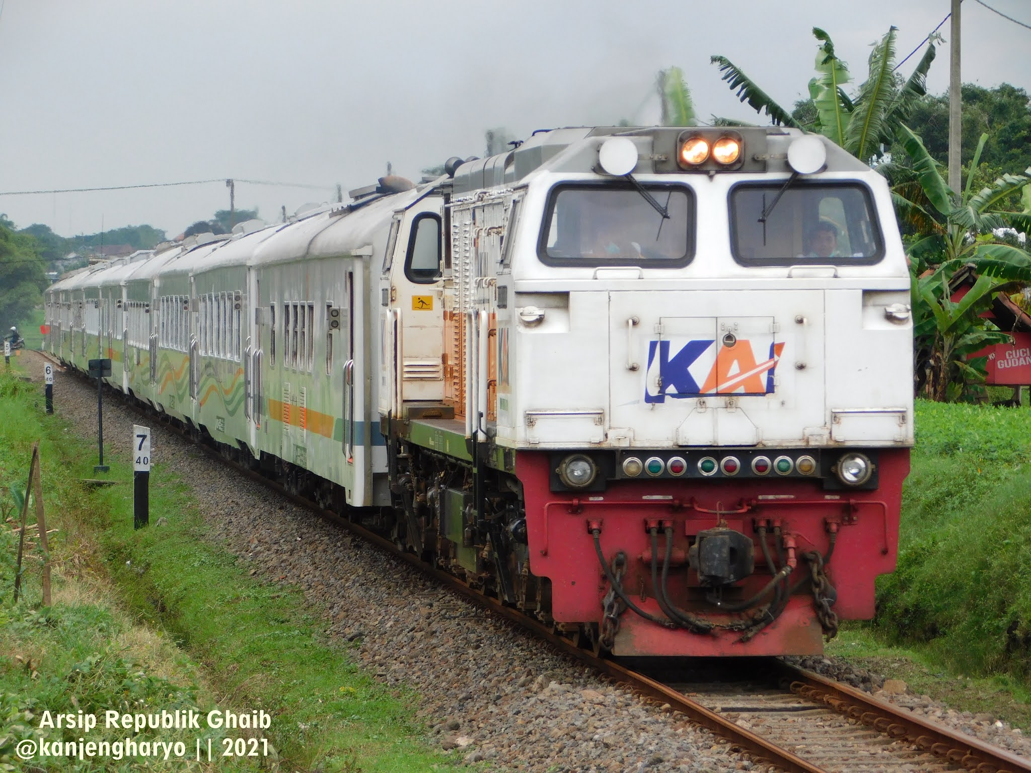 Kereta Api Indonesia: Mengabadikan Perjalanan Terakhir KA Arjuno ...