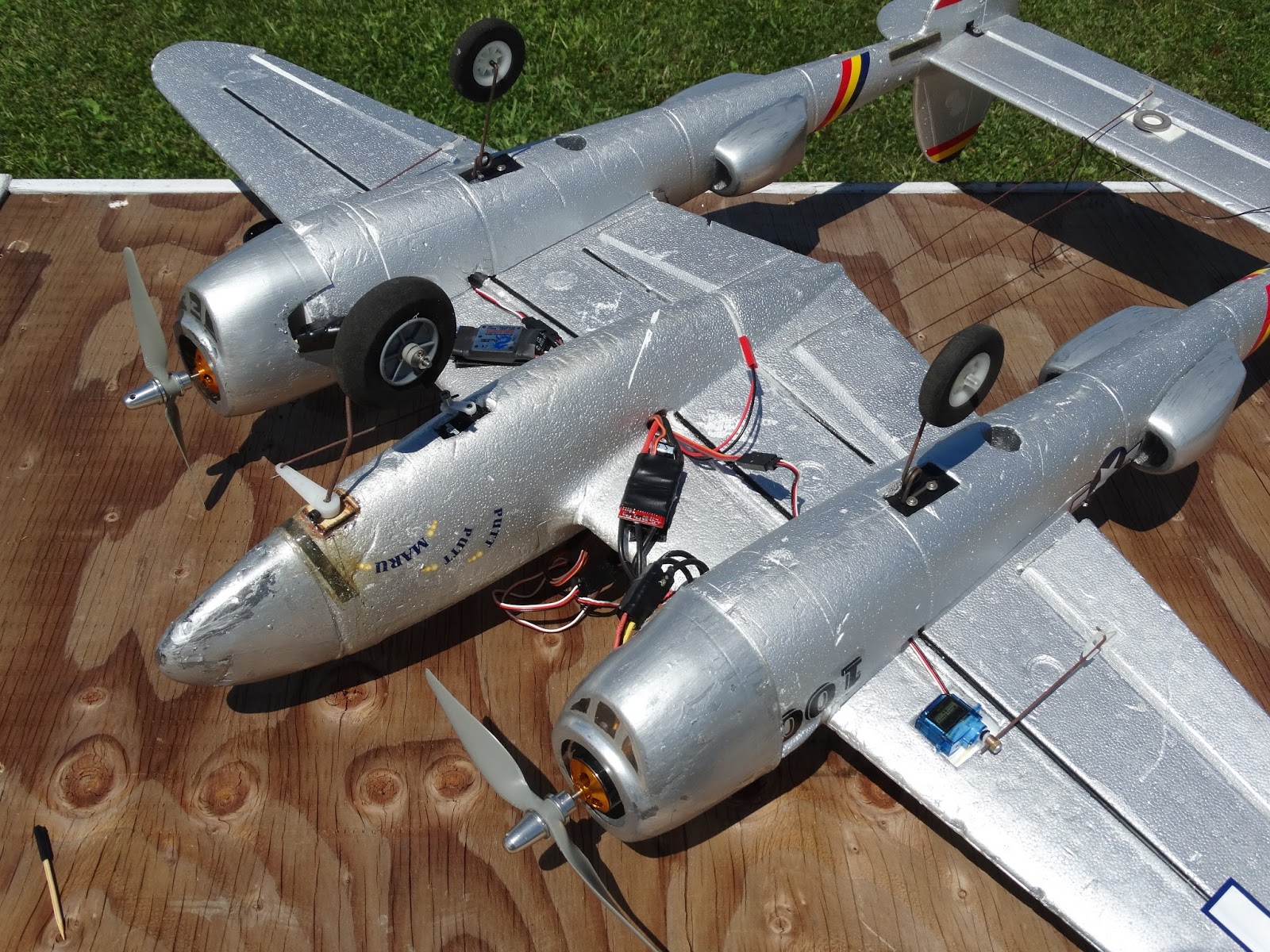 RC Flying Models: GWS P-38 Lightning