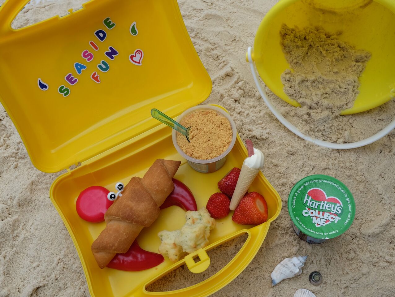 Me and my shadow: A Seaside Themed Lunchbox with Hartley's Jelly