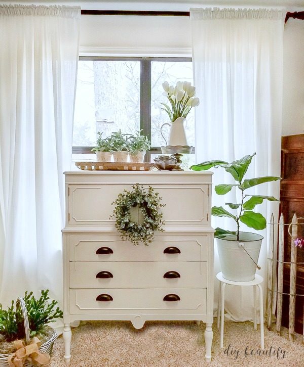 Modern Farmhouse Spring Home Tour - DIY Beautify - Creating Beauty at Home