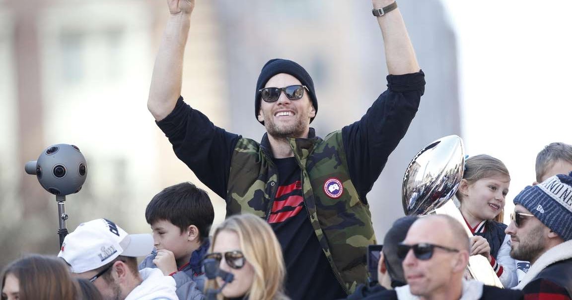Tom Brady kicks off his Twitter life with a bang