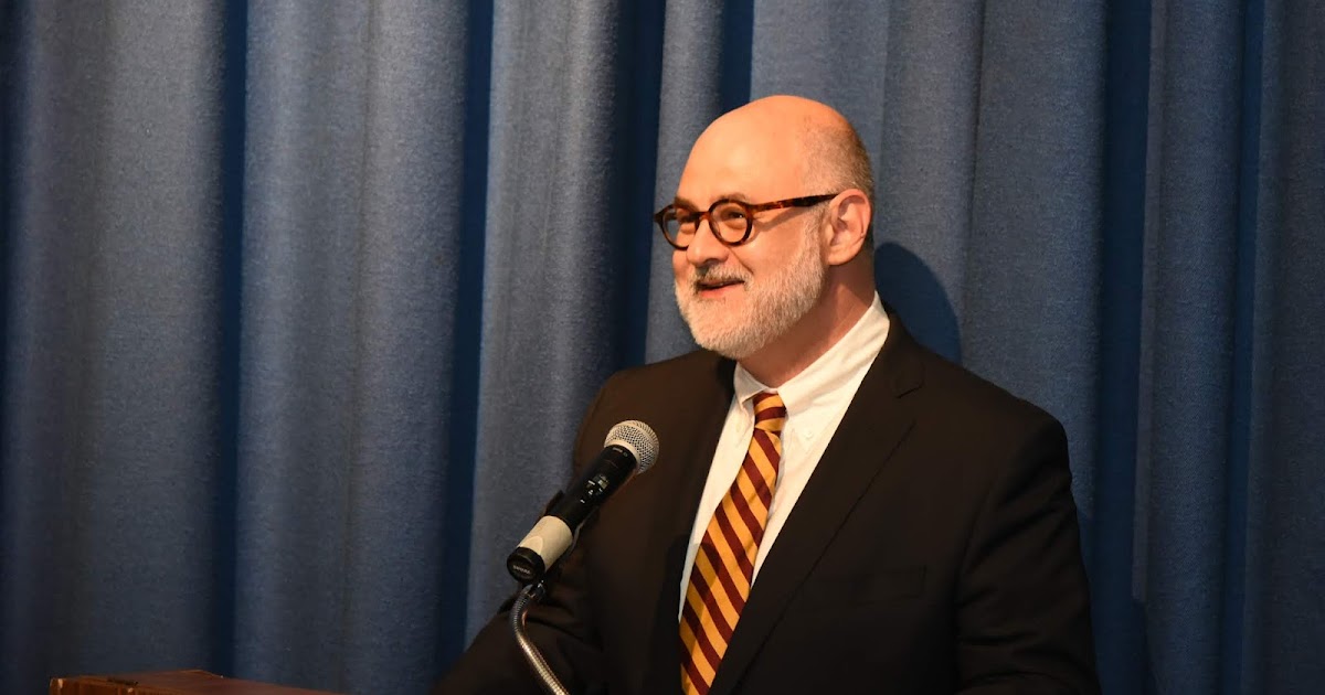 Writer Peter Hirsch '82 Speaks at Father-Son Dinner