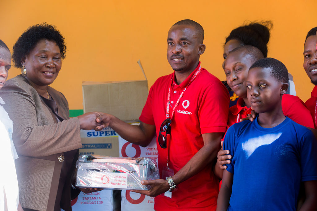 Kitomari Banking & Finance Blog: VODACOM EMPLOYEES DONATE BRAILLE ...