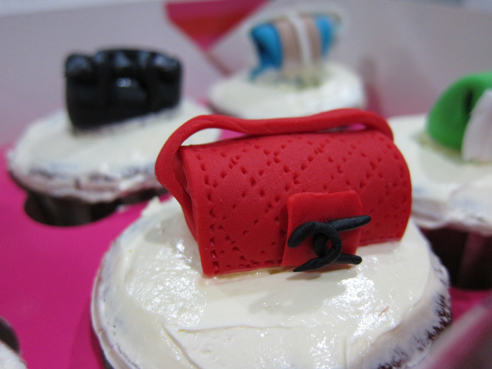 She Bakes, She Cooks: Baking Class - Handbag Fondant Decor